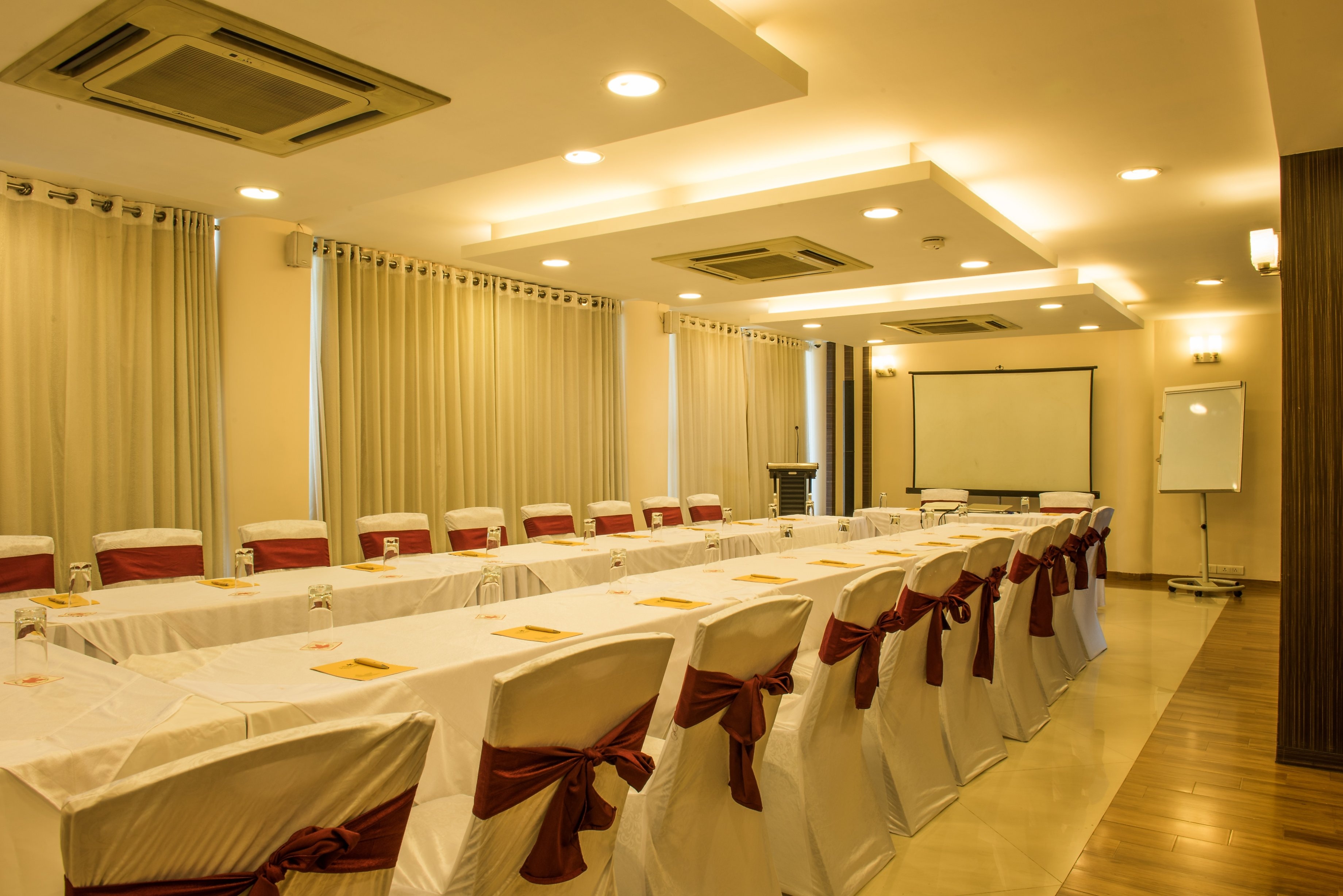 The Red Maple Indore Hotel Price, Address & Reviews