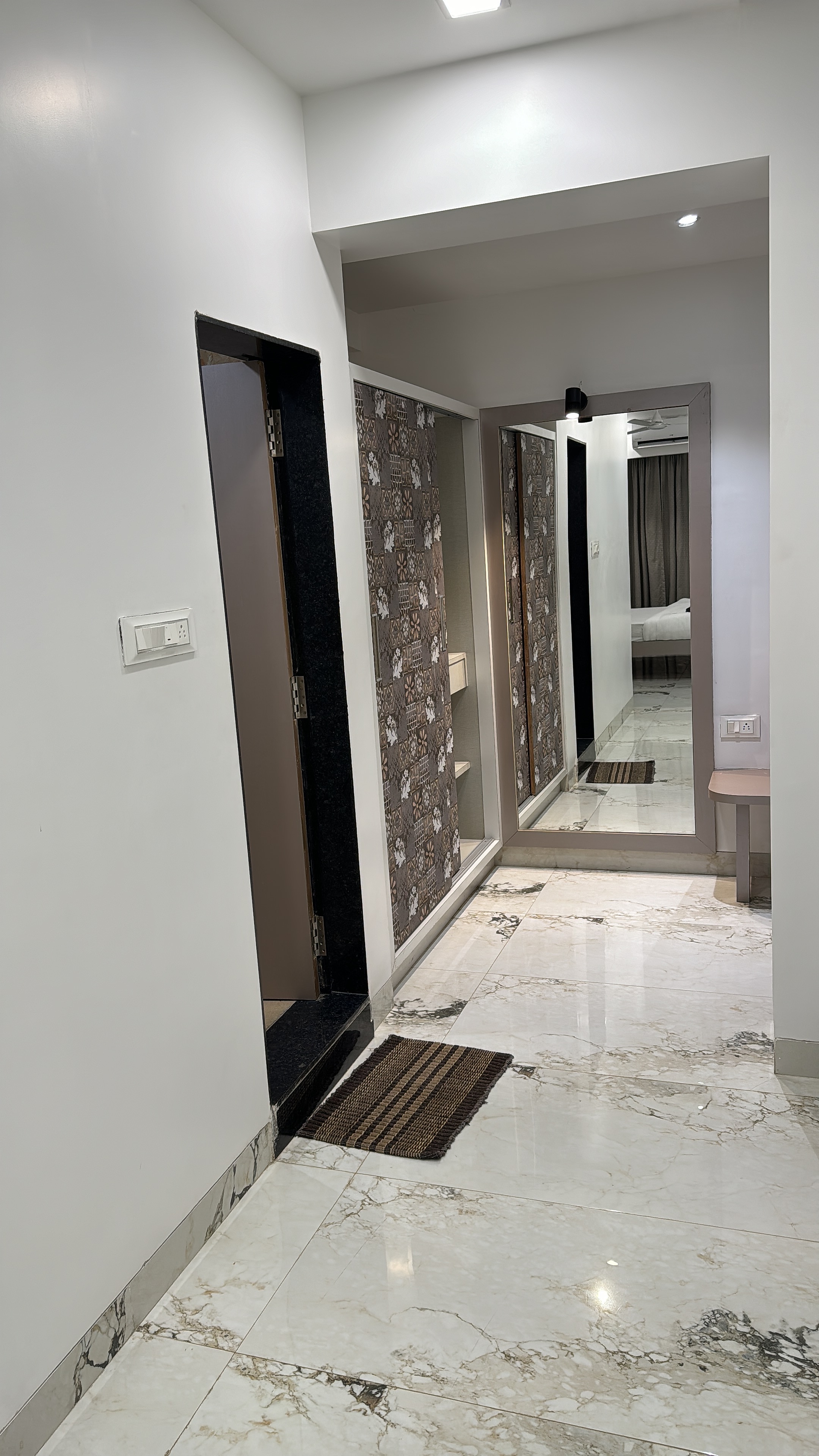 HOTEL PRIME SQUARE 𝗕𝗢𝗢𝗞 Daund Hotel 𝘄𝗶𝘁𝗵 𝗙𝗥𝗘𝗘 𝗖𝗮𝗻𝗰𝗲𝗹𝗹𝗮𝘁𝗶𝗼𝗻