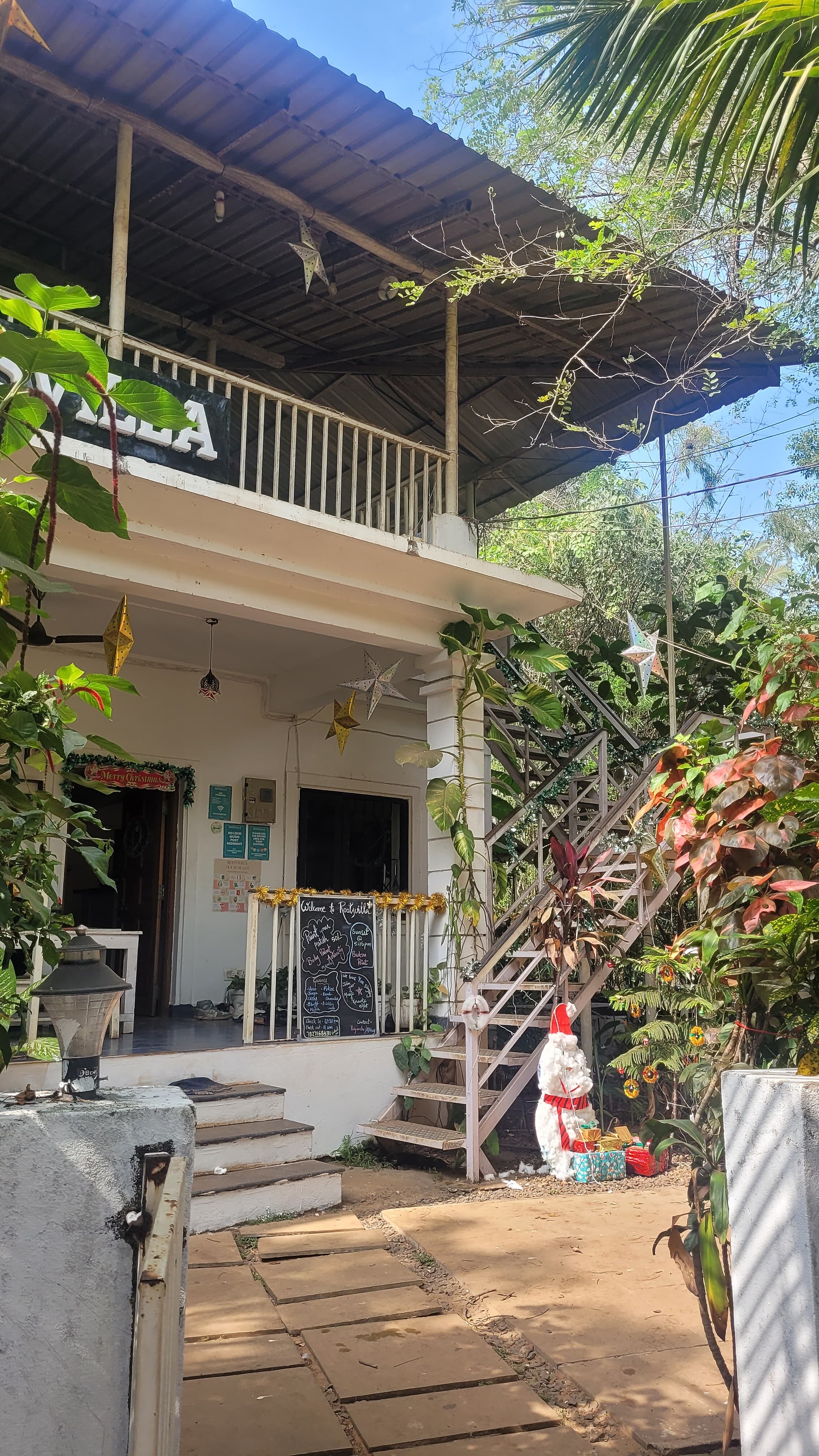Rootsvilla Vagator- Longstays and coworking Hostel 𝗕𝗢𝗢𝗞 Goa Hostel 𝘄𝗶𝘁𝗵 ...