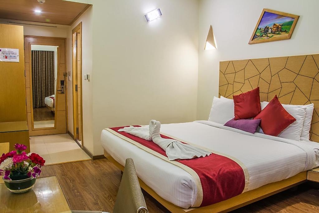 Hotel Ambassador 𝗕𝗢𝗢𝗞 Indore Hotel 𝘄𝗶𝘁𝗵 𝗙𝗥𝗘𝗘 𝗖𝗮𝗻𝗰𝗲𝗹𝗹𝗮𝘁𝗶𝗼𝗻