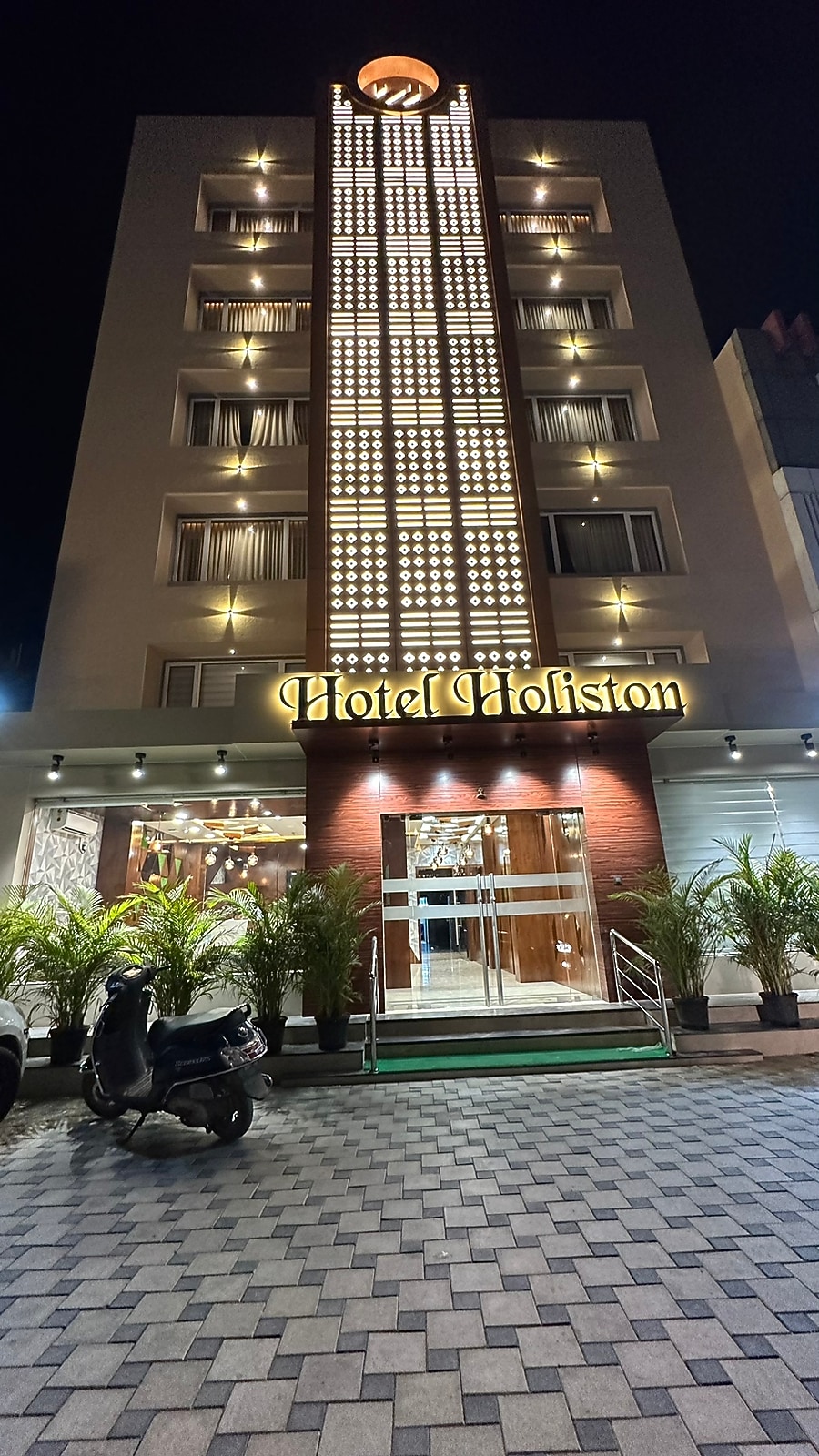 Hotel Holiston 𝗕𝗢𝗢𝗞 Dwarka Hotel 𝘄𝗶𝘁𝗵 𝗙𝗥𝗘𝗘 𝗖𝗮𝗻𝗰𝗲𝗹𝗹𝗮𝘁𝗶𝗼𝗻