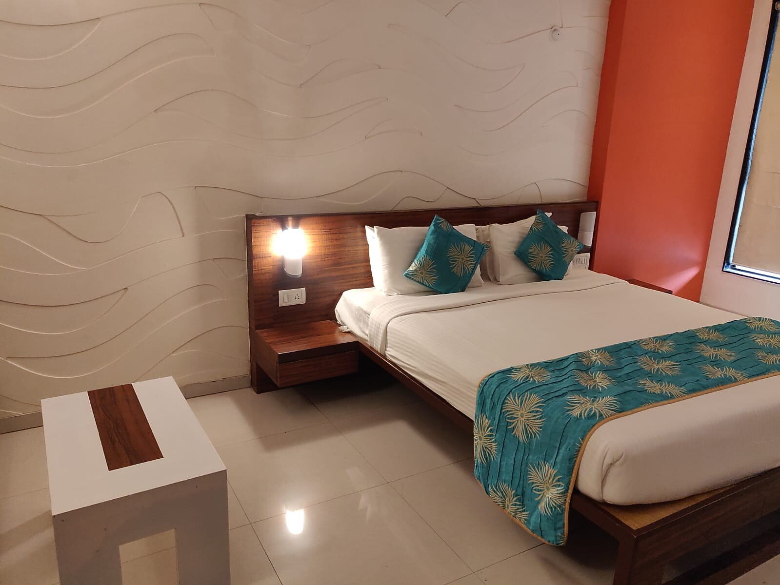 The Temple View Hotel 100% Money Back | Shirdi Hotel BOOK @ ₹1