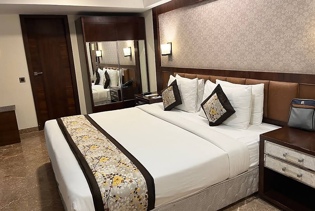 Hotel Winway 𝗕𝗢𝗢𝗞 Indore Hotel 𝘄𝗶𝘁𝗵 𝗙𝗥𝗘𝗘 𝗖𝗮𝗻𝗰𝗲𝗹𝗹𝗮𝘁𝗶𝗼𝗻