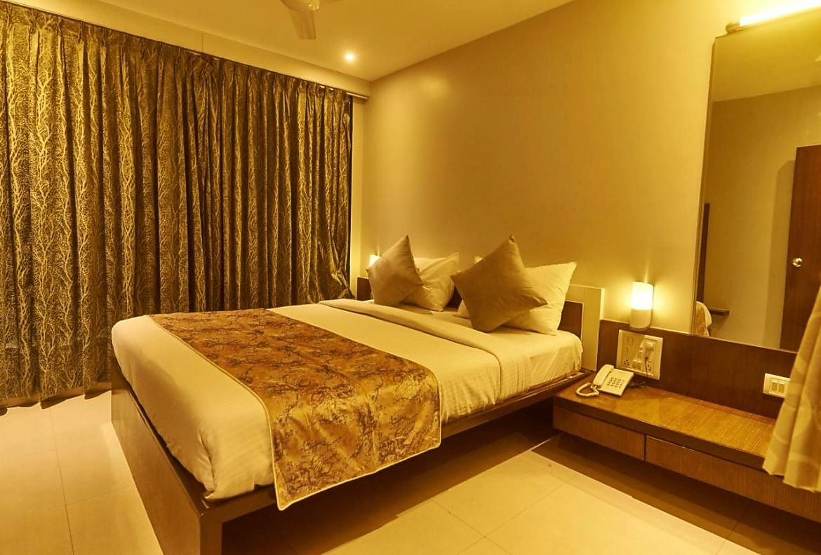 G Square (Shirdi) 𝗕𝗢𝗢𝗞 Shirdi Hotel 𝘄𝗶𝘁𝗵 𝗙𝗥𝗘𝗘 𝗖𝗮𝗻𝗰𝗲𝗹𝗹𝗮𝘁𝗶𝗼𝗻