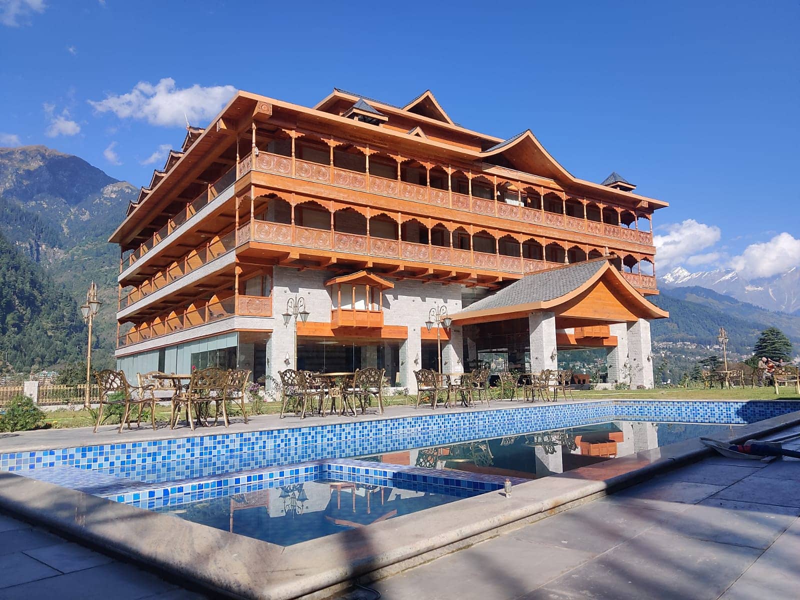 Tiaraa Hotels and Resorts Manali 𝗕𝗢𝗢𝗞 Manali Resort 𝘄𝗶𝘁𝗵 𝗙𝗥𝗘𝗘 𝗖𝗮𝗻𝗰𝗲𝗹𝗹𝗮𝘁𝗶𝗼𝗻