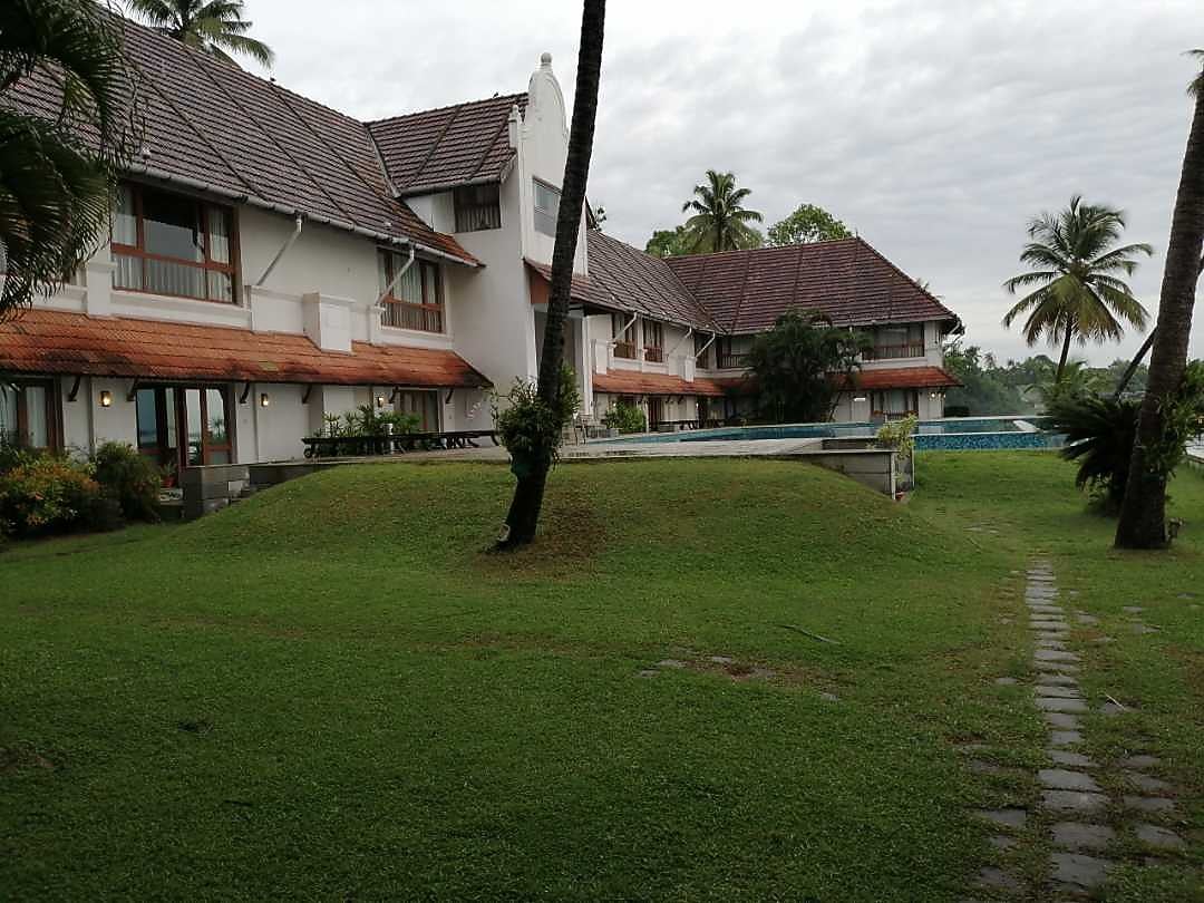 Lemon Tree Vembanad Lake Resort Best Rates on Alleppey Hotel Deals ...
