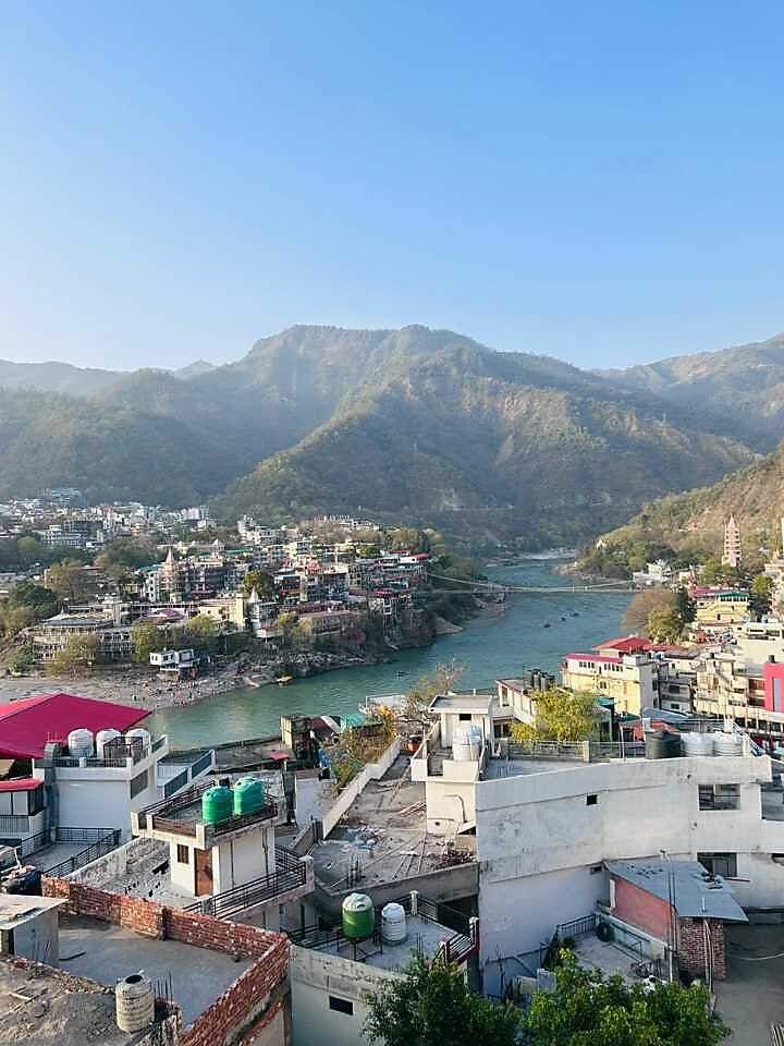 goSTOPS Rishikesh Lakshaman Jhula 100% Money Back 𝗕𝗢𝗢𝗞 Rishikesh Hostel ...
