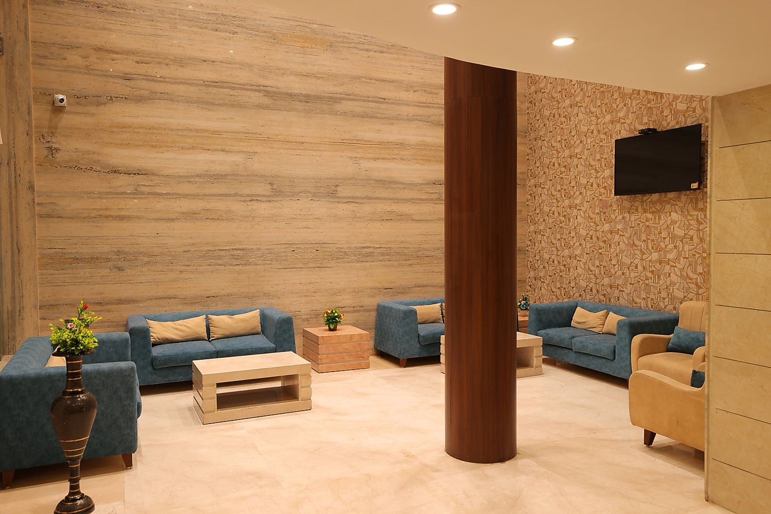 HOTEL KAVERY 𝗕𝗢𝗢𝗞 Rajkot Hotel 𝘄𝗶𝘁𝗵 𝗙𝗥𝗘𝗘 𝗖𝗮𝗻𝗰𝗲𝗹𝗹𝗮𝘁𝗶𝗼𝗻