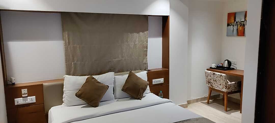 Hotel Blue Lagoons Manjalpur Near Makarpura 𝗕𝗢𝗢𝗞 Vadodara Hotel 𝘄𝗶𝘁𝗵 ...