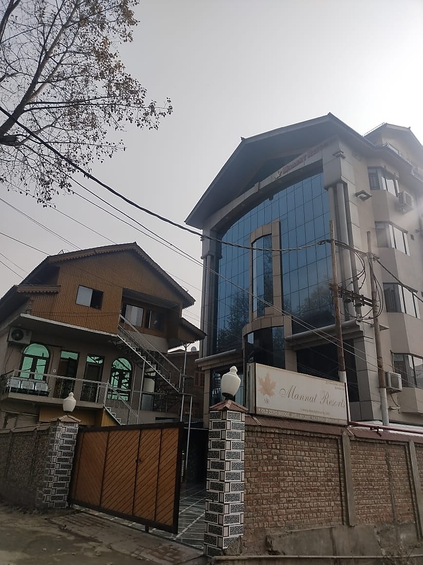 Mannat Resorts Srinagar 𝗕𝗢𝗢𝗞 Srinagar Hotel 𝘄𝗶𝘁𝗵 𝗙𝗥𝗘𝗘 𝗖𝗮𝗻𝗰𝗲𝗹𝗹𝗮𝘁𝗶𝗼𝗻