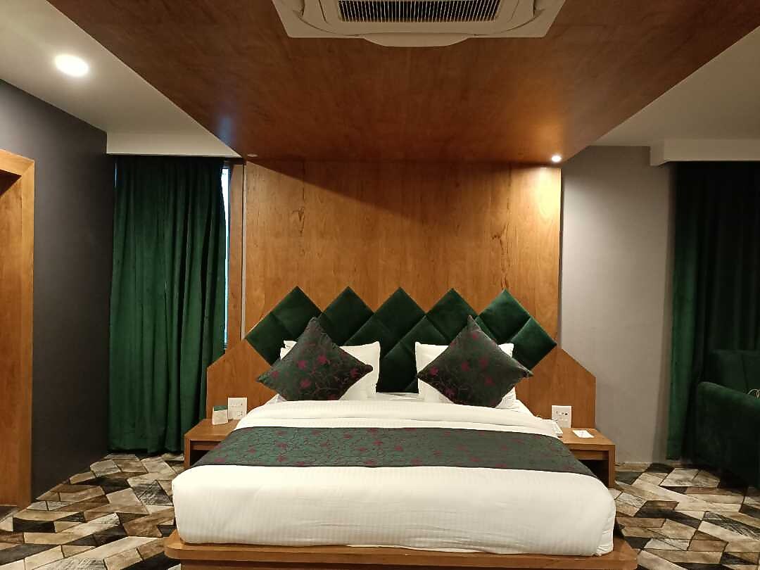 Namrose Resorts & Spa, Srinagar 𝗕𝗢𝗢𝗞 Srinagar Resort 𝘄𝗶𝘁𝗵 𝗙𝗥𝗘𝗘 𝗖𝗮𝗻𝗰𝗲𝗹𝗹𝗮𝘁𝗶𝗼𝗻