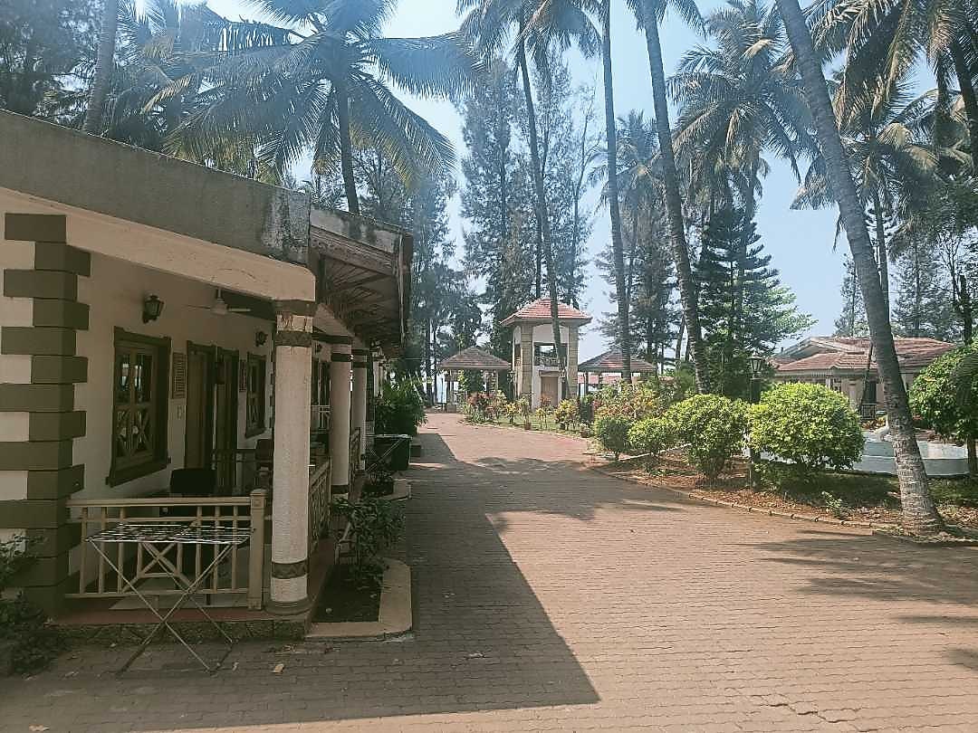 Golden Swan Beach Resort Best Rates on Murud Janjira Hotel Deals ...