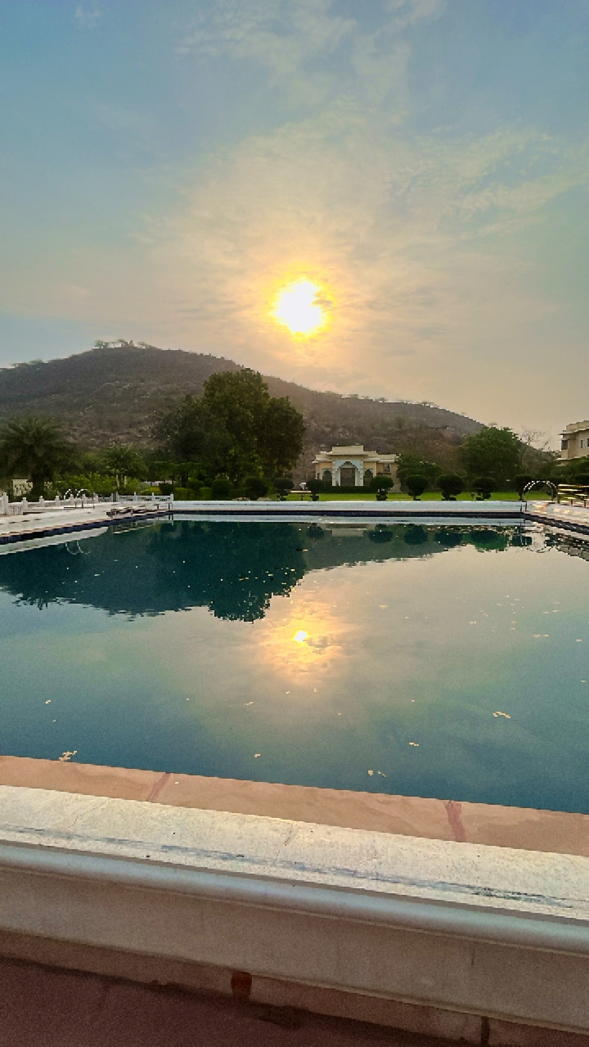 Hotel Raj Bagh Palace Jaipur 𝗕𝗢𝗢𝗞 Jaipur Resort 𝘄𝗶𝘁𝗵 𝗙𝗥𝗘𝗘 𝗖𝗮𝗻𝗰𝗲𝗹𝗹𝗮𝘁𝗶𝗼𝗻