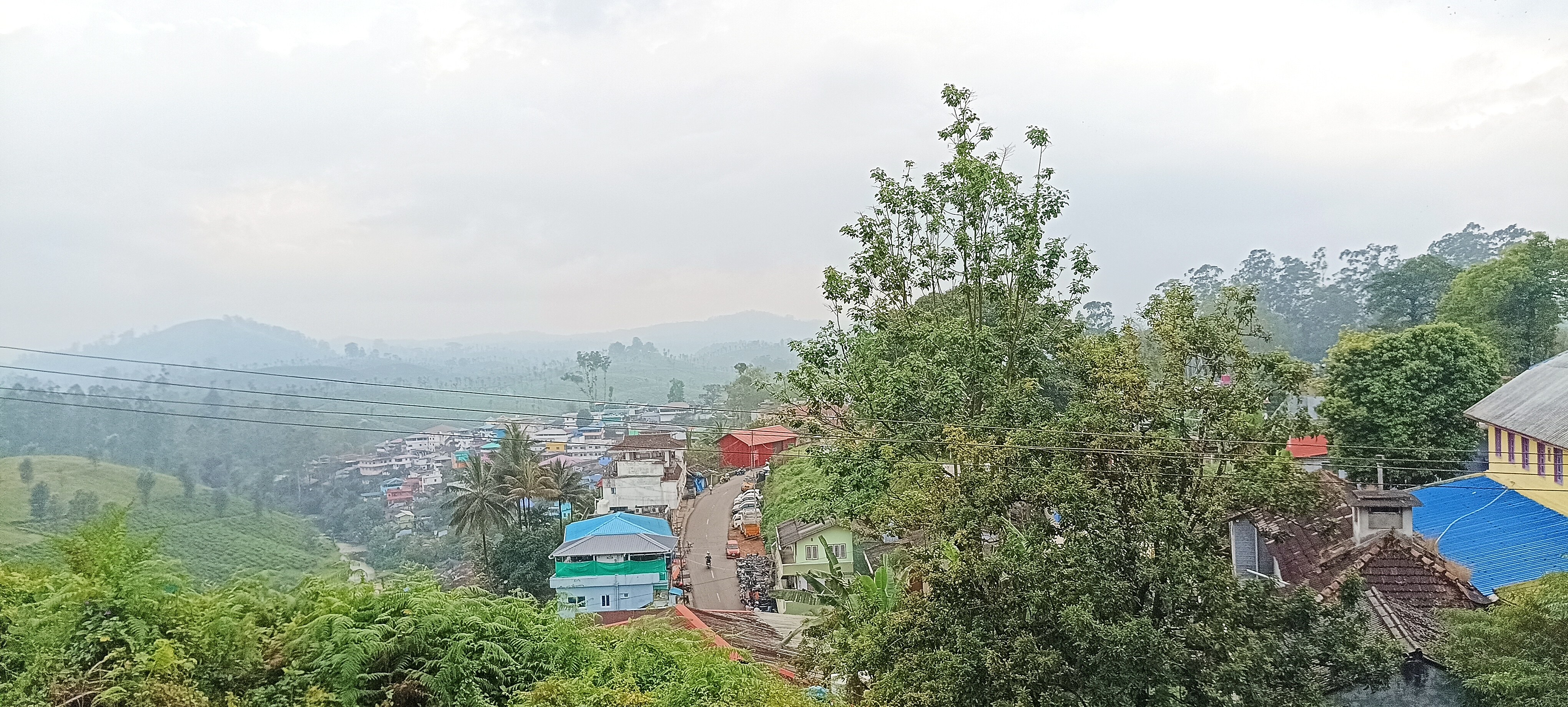 SABARI RESIDENCY 𝗕𝗢𝗢𝗞 Valparai Lodge 𝘄𝗶𝘁𝗵 𝗙𝗥𝗘𝗘 𝗖𝗮𝗻𝗰𝗲𝗹𝗹𝗮𝘁𝗶𝗼𝗻