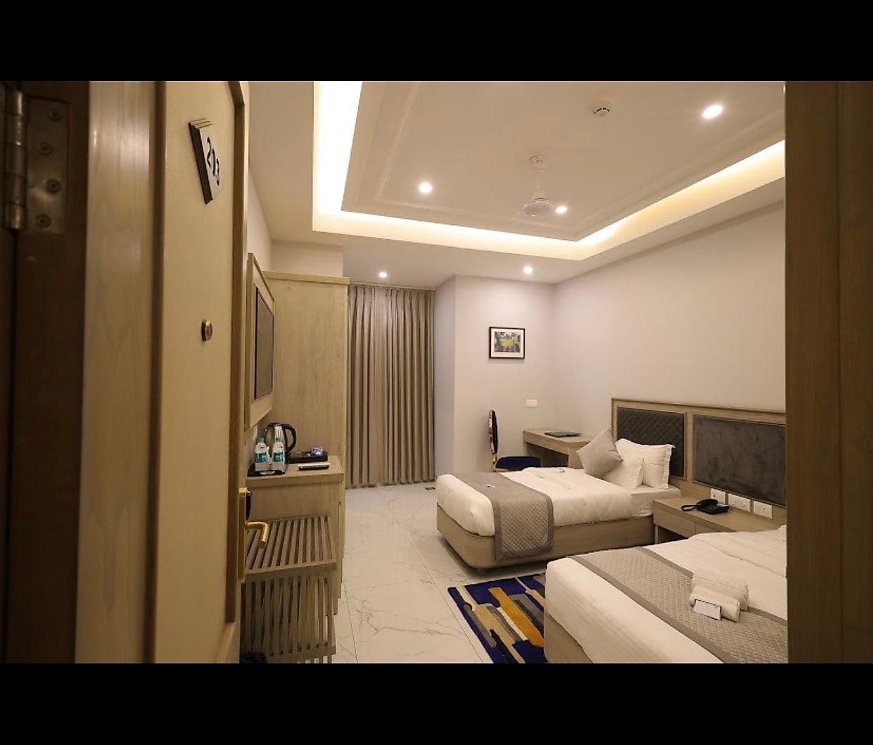 Hampton By ICs 𝗕𝗢𝗢𝗞 Noida Hotel 𝘄𝗶𝘁𝗵 𝗙𝗥𝗘𝗘 𝗖𝗮𝗻𝗰𝗲𝗹𝗹𝗮𝘁𝗶𝗼𝗻