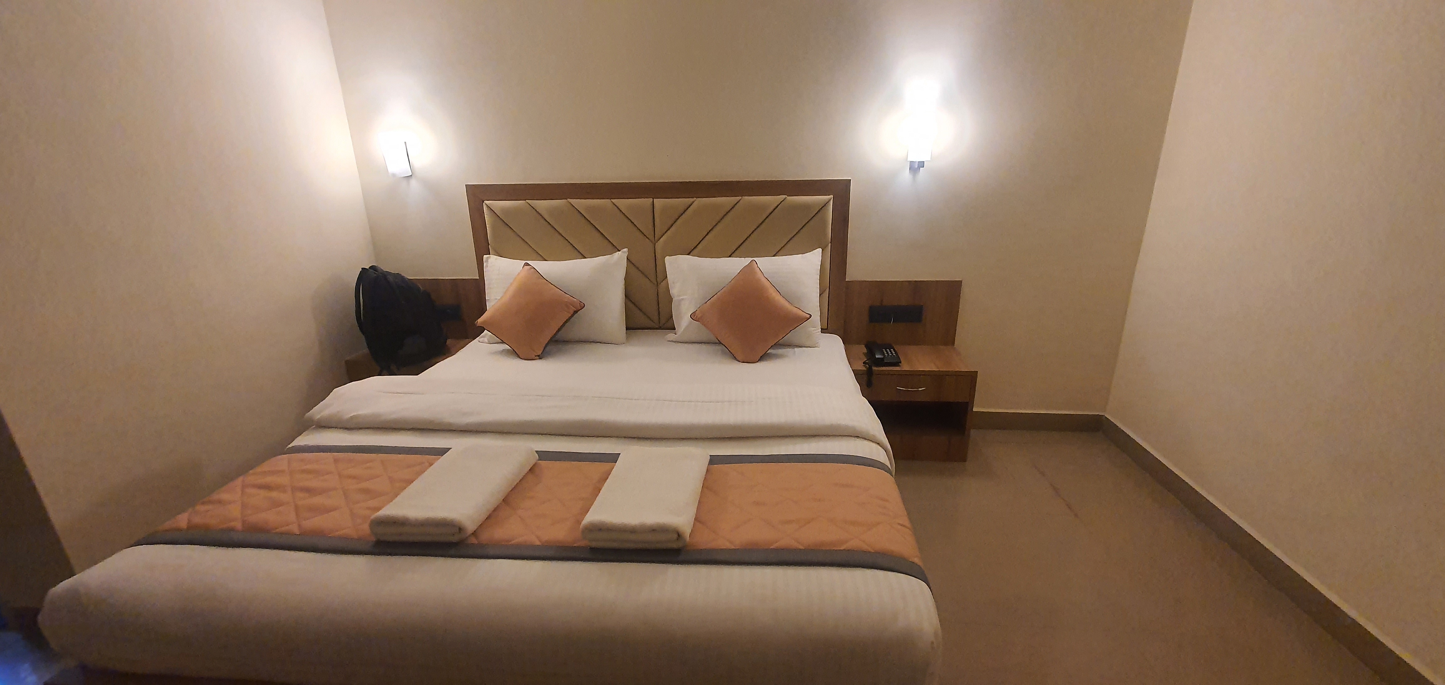 The Chances Inn 𝗕𝗢𝗢𝗞 Hospet Hotel 𝘄𝗶𝘁𝗵 𝗙𝗥𝗘𝗘 𝗖𝗮𝗻𝗰𝗲𝗹𝗹𝗮𝘁𝗶𝗼𝗻