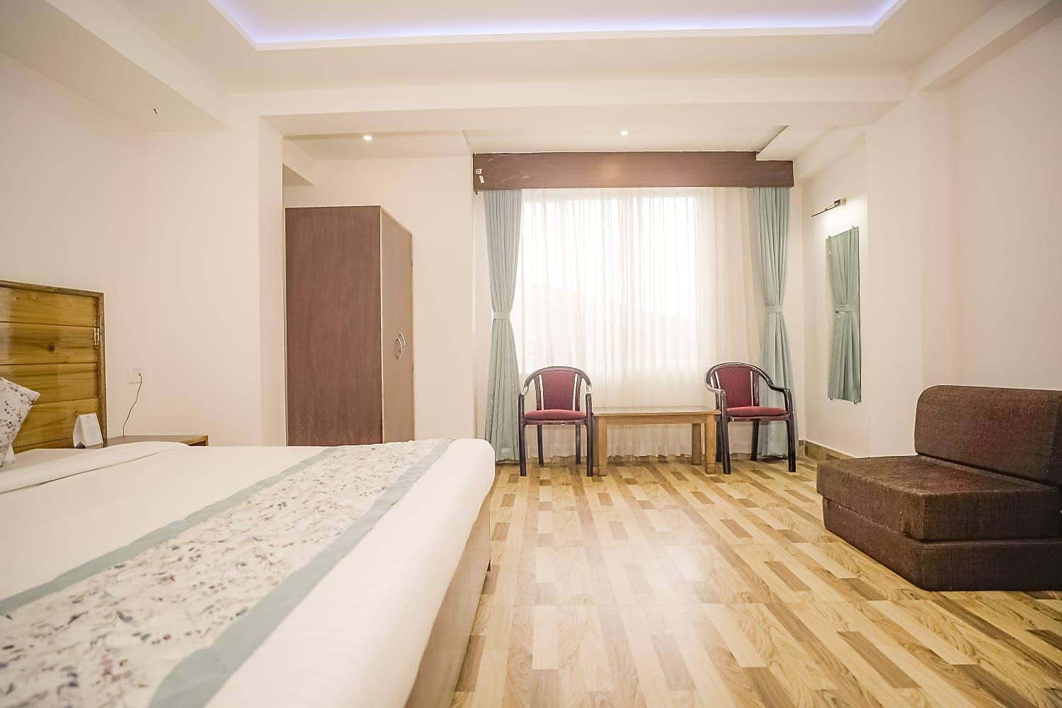 GOLDEN OREN & SPA-100Mts From MALL ROAD 𝗕𝗢𝗢𝗞 Darjeeling Hotel 𝘄𝗶𝘁𝗵 𝗙𝗥𝗘𝗘 ...
