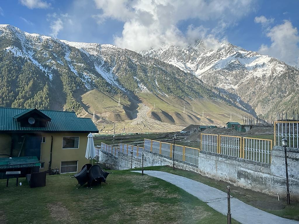 Arco Hotels and Resorts, Sonmarg 𝗕𝗢𝗢𝗞 Sonmarg Resort 𝘄𝗶𝘁𝗵 ₹𝟬 𝗣𝗔𝗬𝗠𝗘𝗡𝗧