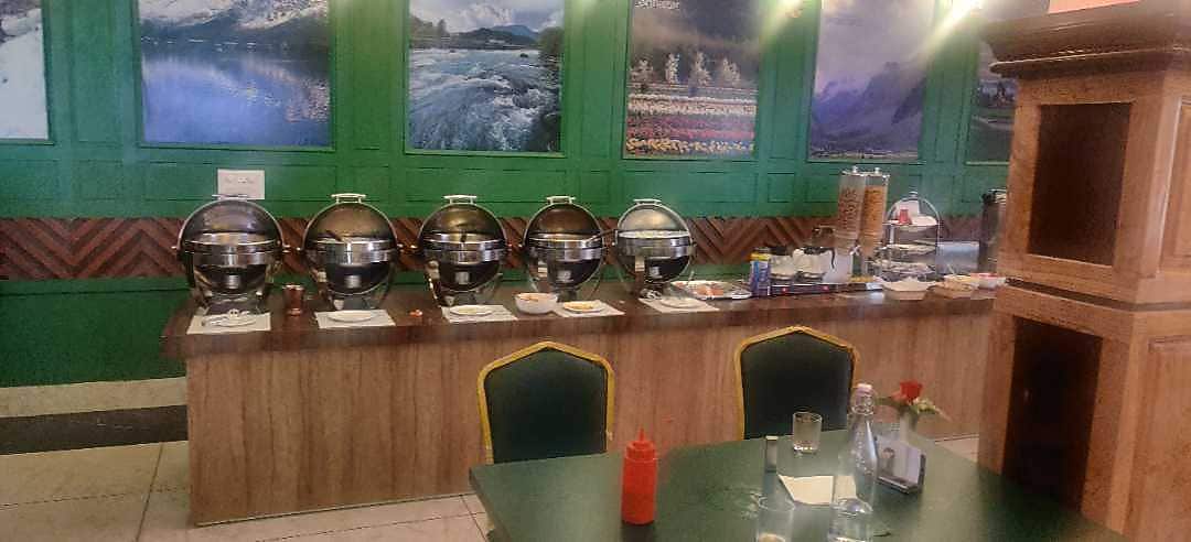 Karam Gold 𝗕𝗢𝗢𝗞 Srinagar Hotel 𝘄𝗶𝘁𝗵 𝗙𝗥𝗘𝗘 𝗖𝗮𝗻𝗰𝗲𝗹𝗹𝗮𝘁𝗶𝗼𝗻