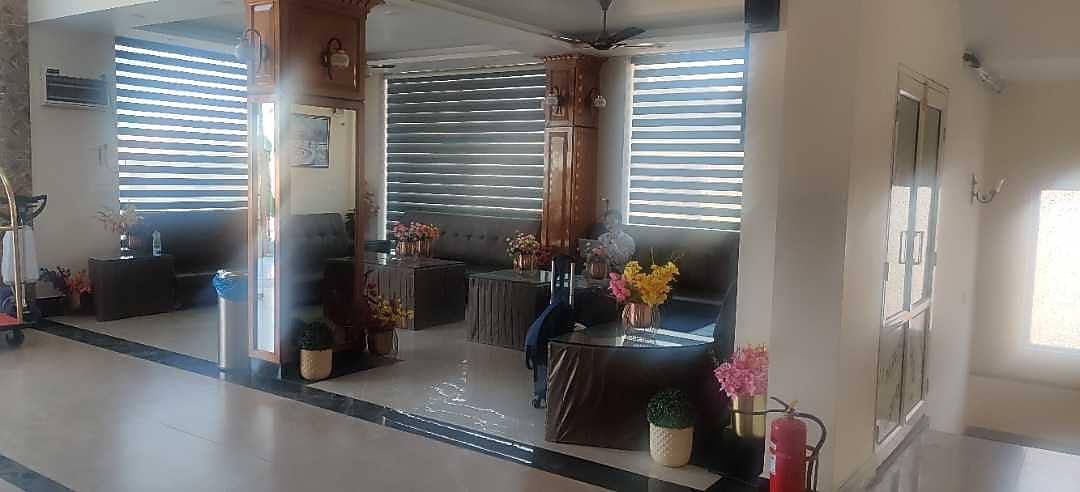 Karam Gold 𝗕𝗢𝗢𝗞 Srinagar Hotel 𝘄𝗶𝘁𝗵 𝗙𝗥𝗘𝗘 𝗖𝗮𝗻𝗰𝗲𝗹𝗹𝗮𝘁𝗶𝗼𝗻