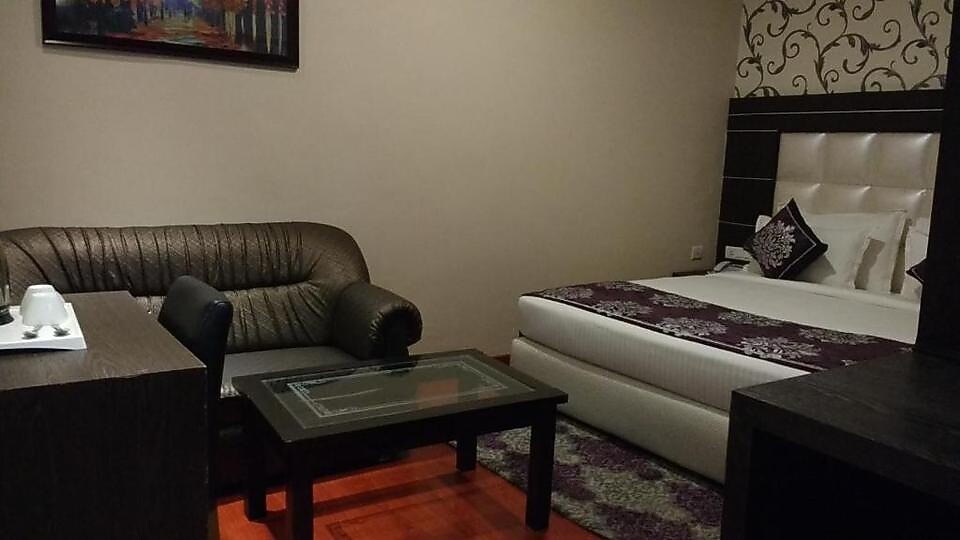 The Revanta 𝗕𝗢𝗢𝗞 Lucknow Hotel 𝘄𝗶𝘁𝗵 𝗙𝗥𝗘𝗘 𝗖𝗮𝗻𝗰𝗲𝗹𝗹𝗮𝘁𝗶𝗼𝗻