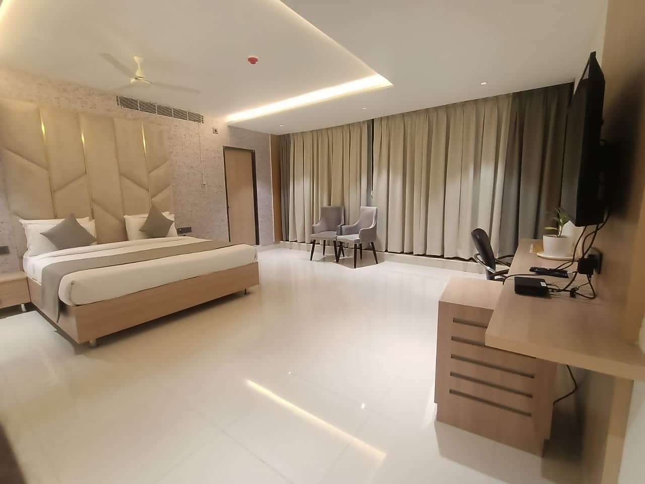 HOTEL ML GRAND 𝗕𝗢𝗢𝗞 Warangal Hotel 𝘄𝗶𝘁𝗵 𝗙𝗥𝗘𝗘 𝗖𝗮𝗻𝗰𝗲𝗹𝗹𝗮𝘁𝗶𝗼𝗻