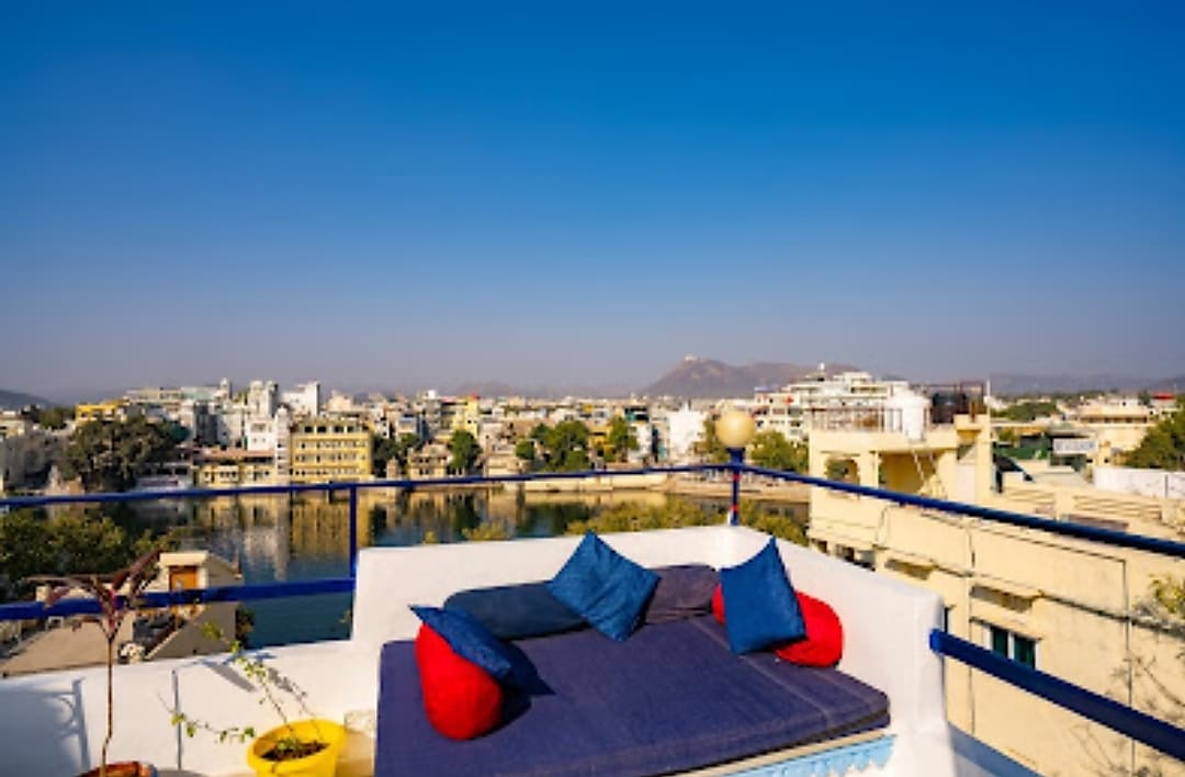 Shalom Backpackers Udaipur | Rooms & Dorms 100% Money Back | Udaipur Hostel BOOK @ ₹1