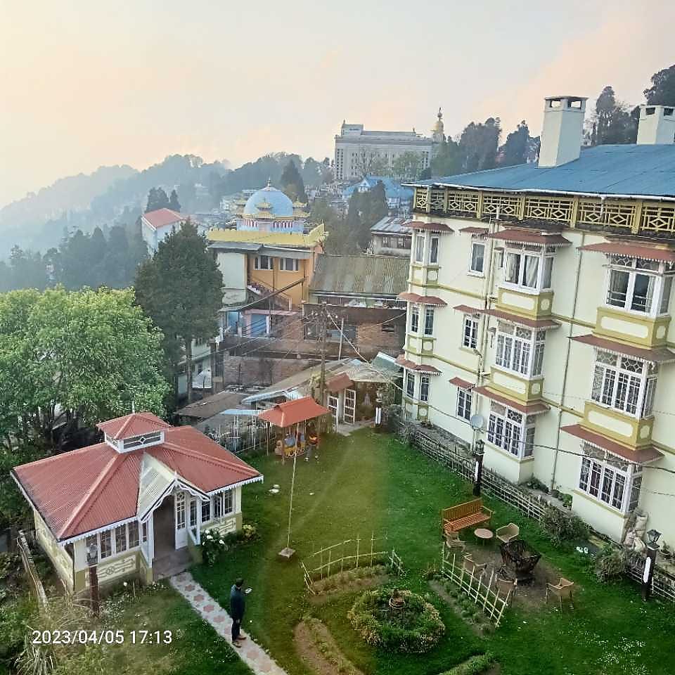 Hotel Pineridge 𝗕𝗢𝗢𝗞 Darjeeling Hotel 𝘄𝗶𝘁𝗵 𝗙𝗥𝗘𝗘 𝗖𝗮𝗻𝗰𝗲𝗹𝗹𝗮𝘁𝗶𝗼𝗻