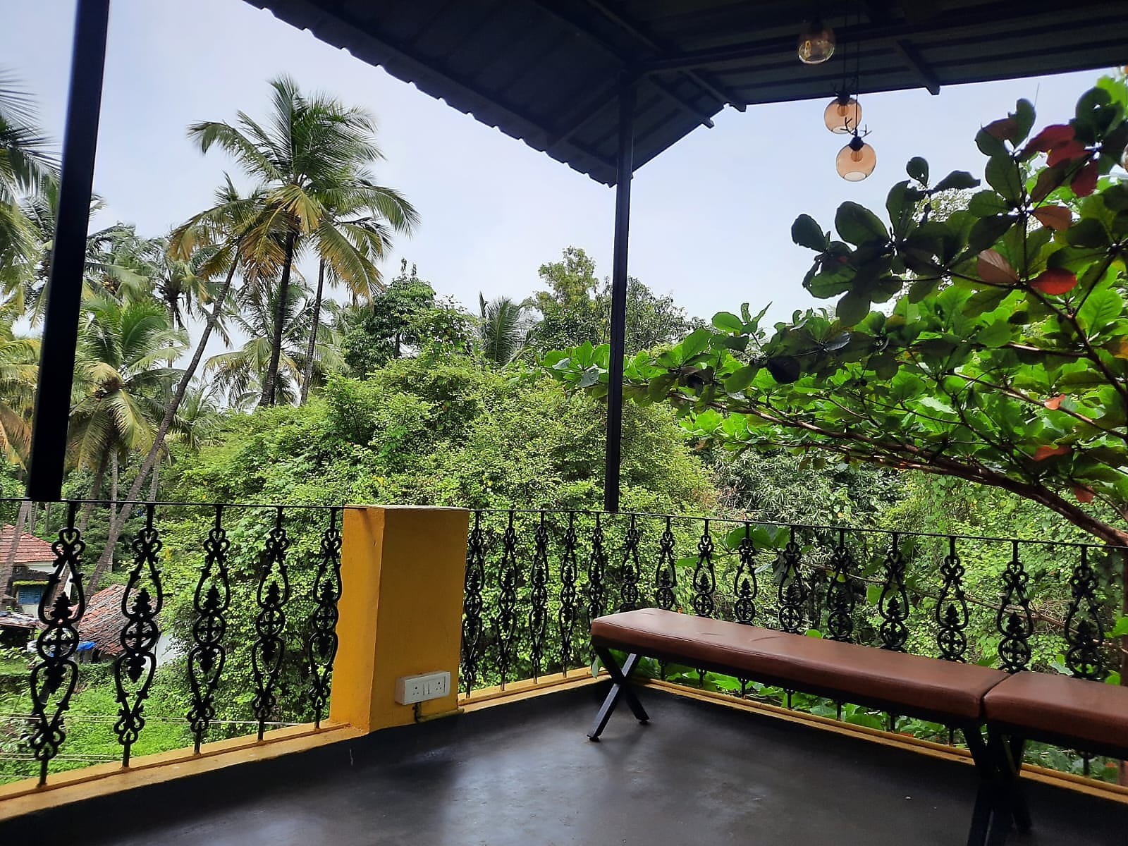 Whoopers Hostel Anjuna 𝗕𝗢𝗢𝗞 Goa Hostel 𝘄𝗶𝘁𝗵 𝗙𝗥𝗘𝗘 𝗖𝗮𝗻𝗰𝗲𝗹𝗹𝗮𝘁𝗶𝗼𝗻