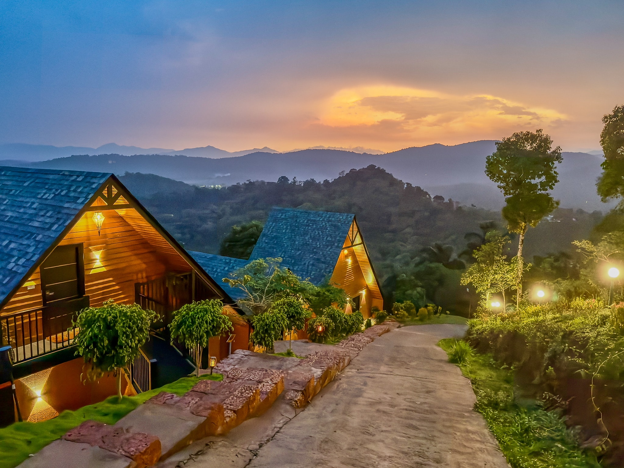 Coorg Hills Resort 𝗕𝗢𝗢𝗞 Coorg Cottage 𝘄𝗶𝘁𝗵 𝗙𝗥𝗘𝗘 𝗖𝗮𝗻𝗰𝗲𝗹𝗹𝗮𝘁𝗶𝗼𝗻