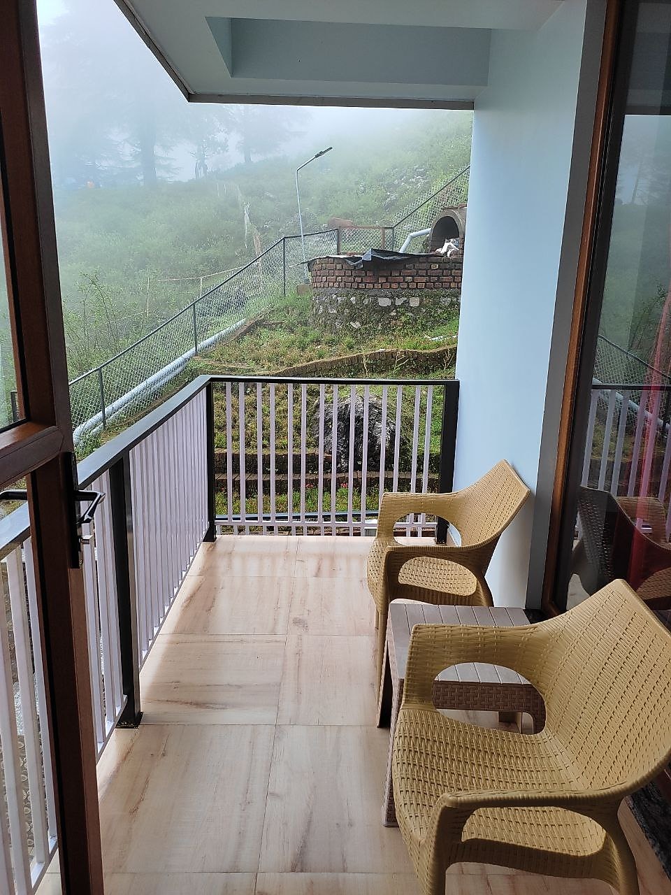 House in the Oaks, Mussoorie| Hill-view Rooms 𝗕𝗢𝗢𝗞 Mussoorie Homestay ...