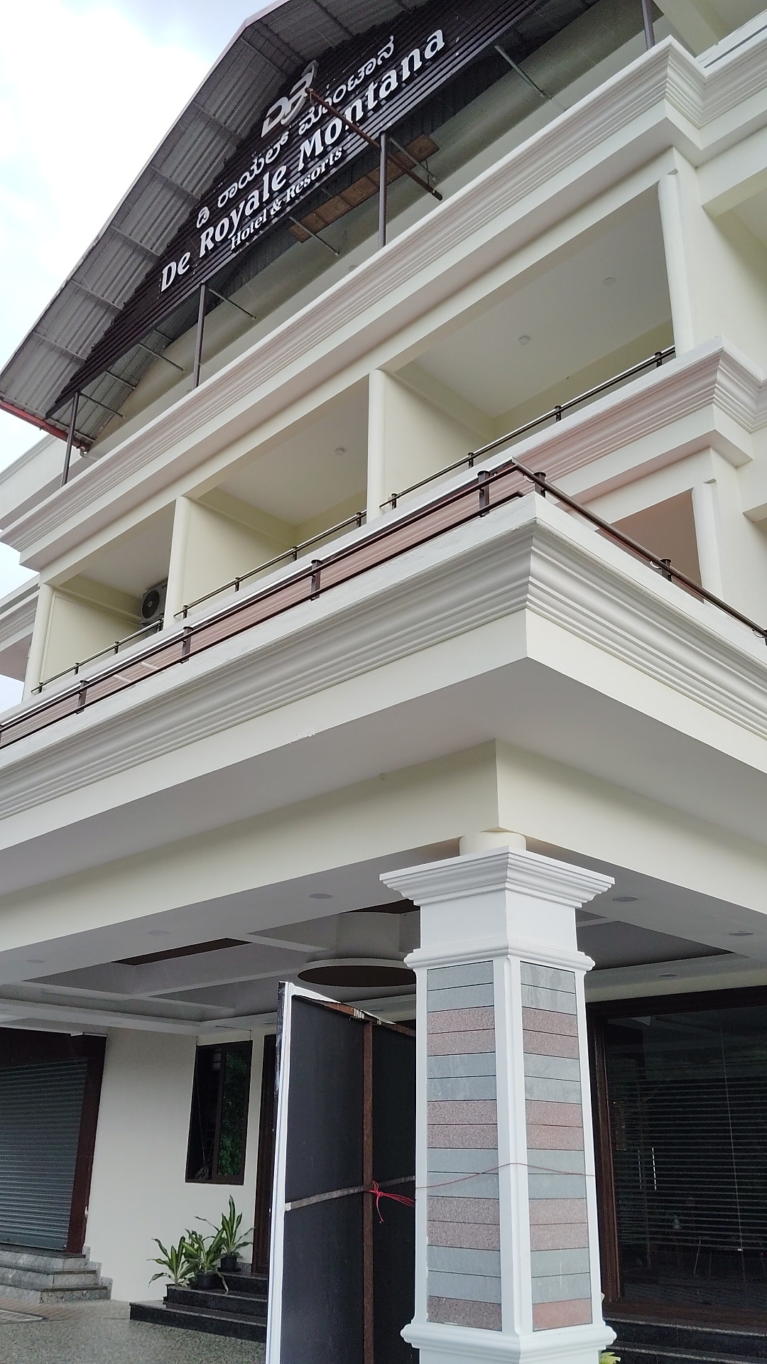 De Royale Montana Hotel and Resort 𝗕𝗢𝗢𝗞 Kukke Subramanya Hotel 𝘄𝗶𝘁𝗵 𝗙𝗥𝗘𝗘 𝗖𝗮𝗻𝗰𝗲𝗹𝗹𝗮𝘁𝗶𝗼𝗻