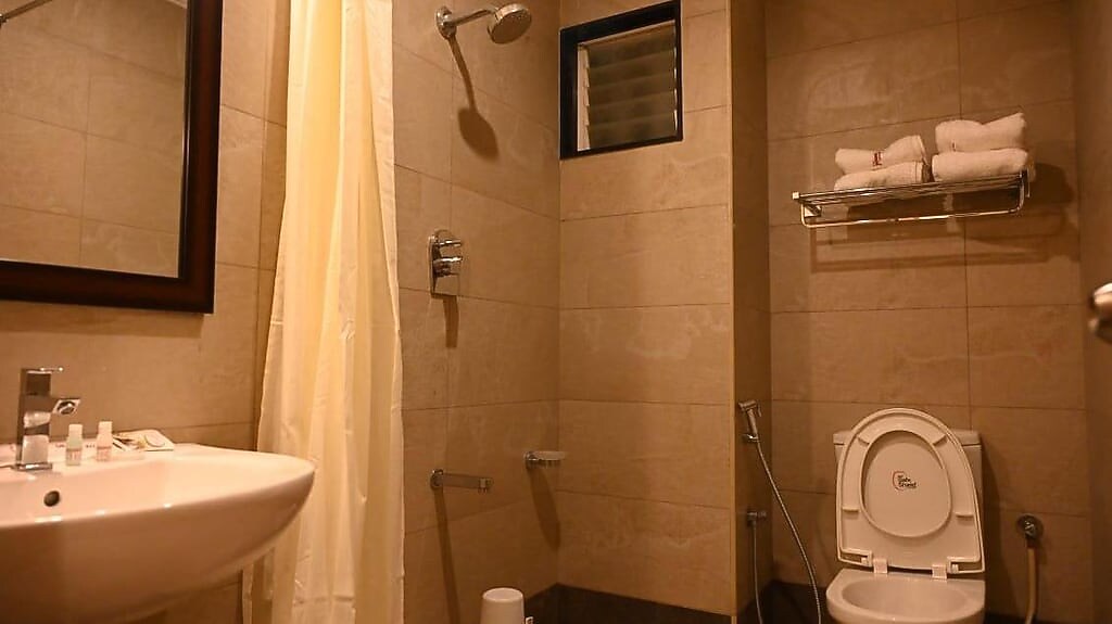 HOTEL SMS GRAND IMPERIAL VELLORE 𝗕𝗢𝗢𝗞 Vellore Hotel 𝘄𝗶𝘁𝗵 ₹𝟬 𝗣𝗔𝗬𝗠𝗘𝗡𝗧