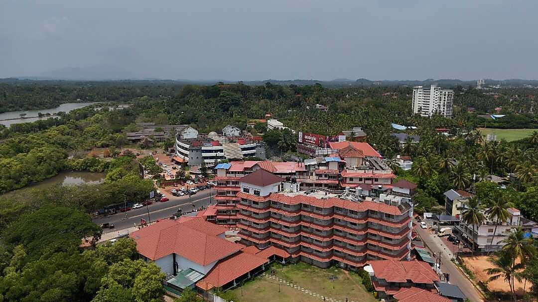 The Pearl View Hotel 𝗕𝗢𝗢𝗞 Thalasserry Hotel 𝘄𝗶𝘁𝗵 𝗙𝗥𝗘𝗘 𝗖𝗮𝗻𝗰𝗲𝗹𝗹𝗮𝘁𝗶𝗼𝗻
