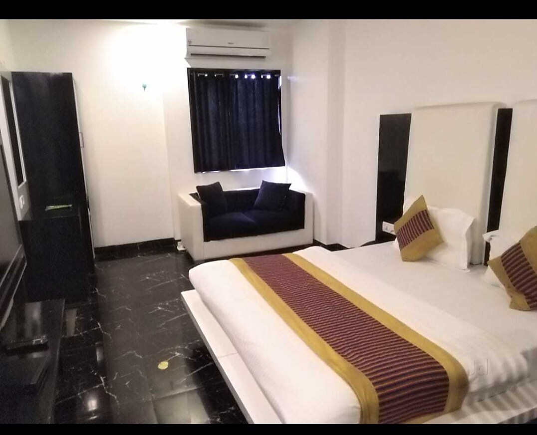 Arihant Rooms | Room in a BnB | Delhi Homestay BOOK @ ₹1