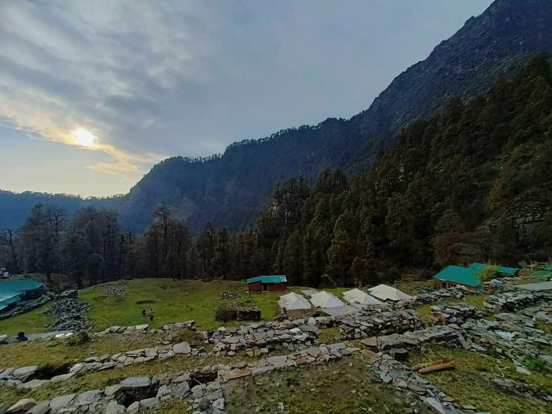 Amar Resort And Camps 𝗕𝗢𝗢𝗞 Chopta Homestay 𝘄𝗶𝘁𝗵 𝗙𝗥𝗘𝗘 𝗖𝗮𝗻𝗰𝗲𝗹𝗹𝗮𝘁𝗶𝗼𝗻