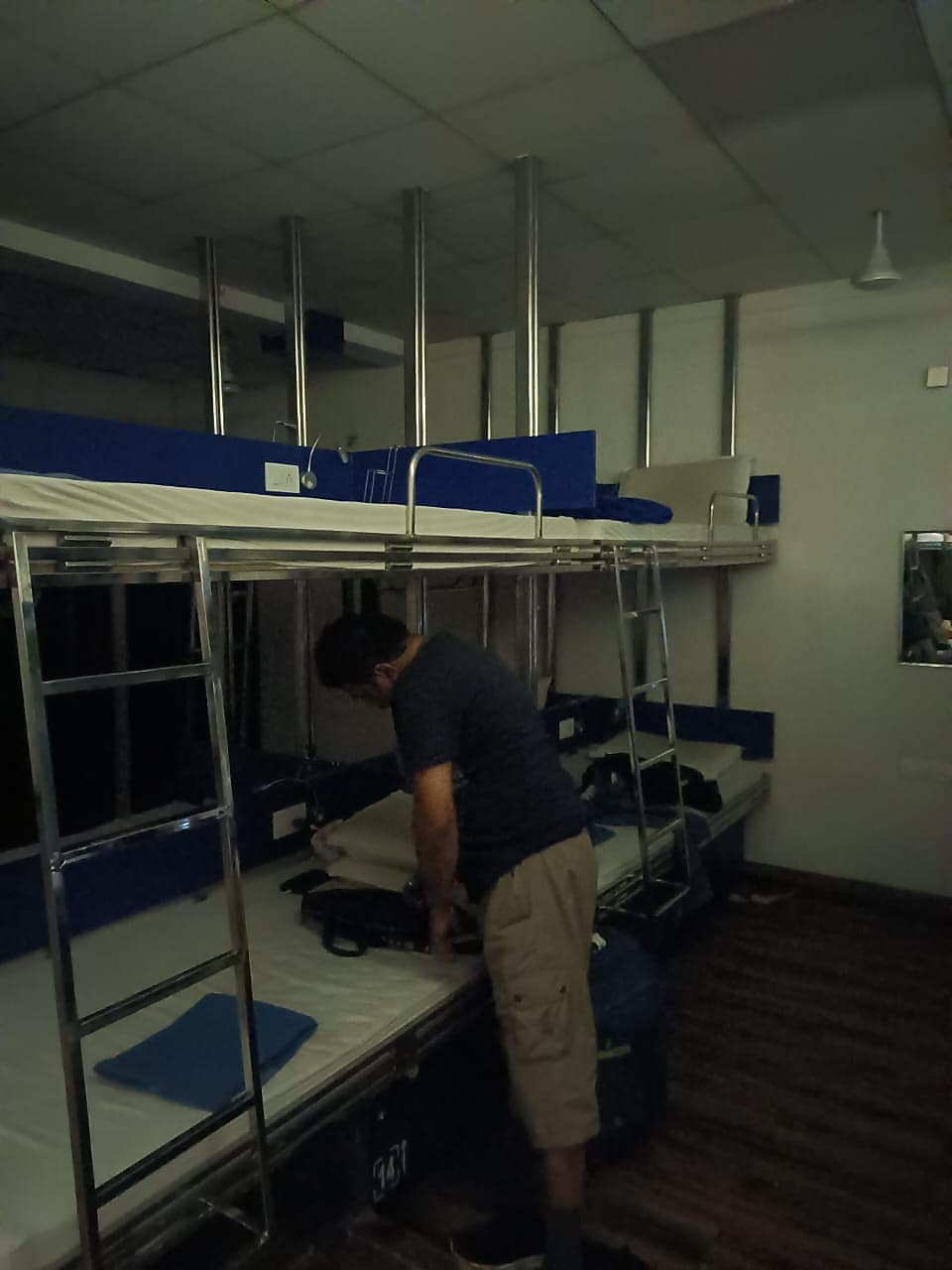 Jainam Dormitory | Bunks in an AC Dorm 100% Money Back 𝗕𝗢𝗢𝗞 Indore ...