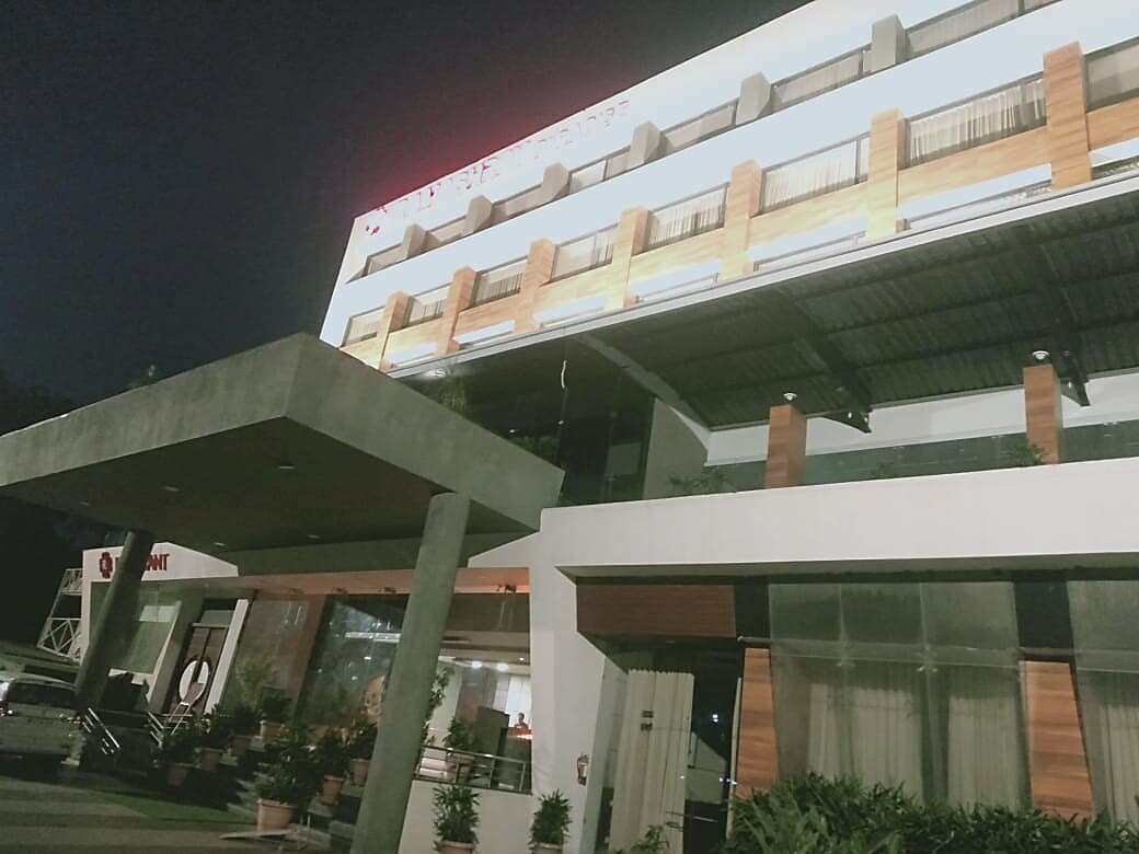 HOTEL RAMASHRAY PARADISE 𝗕𝗢𝗢𝗞 Dewas Hotel 𝘄𝗶𝘁𝗵 𝗙𝗥𝗘𝗘 𝗖𝗮𝗻𝗰𝗲𝗹𝗹𝗮𝘁𝗶𝗼𝗻
