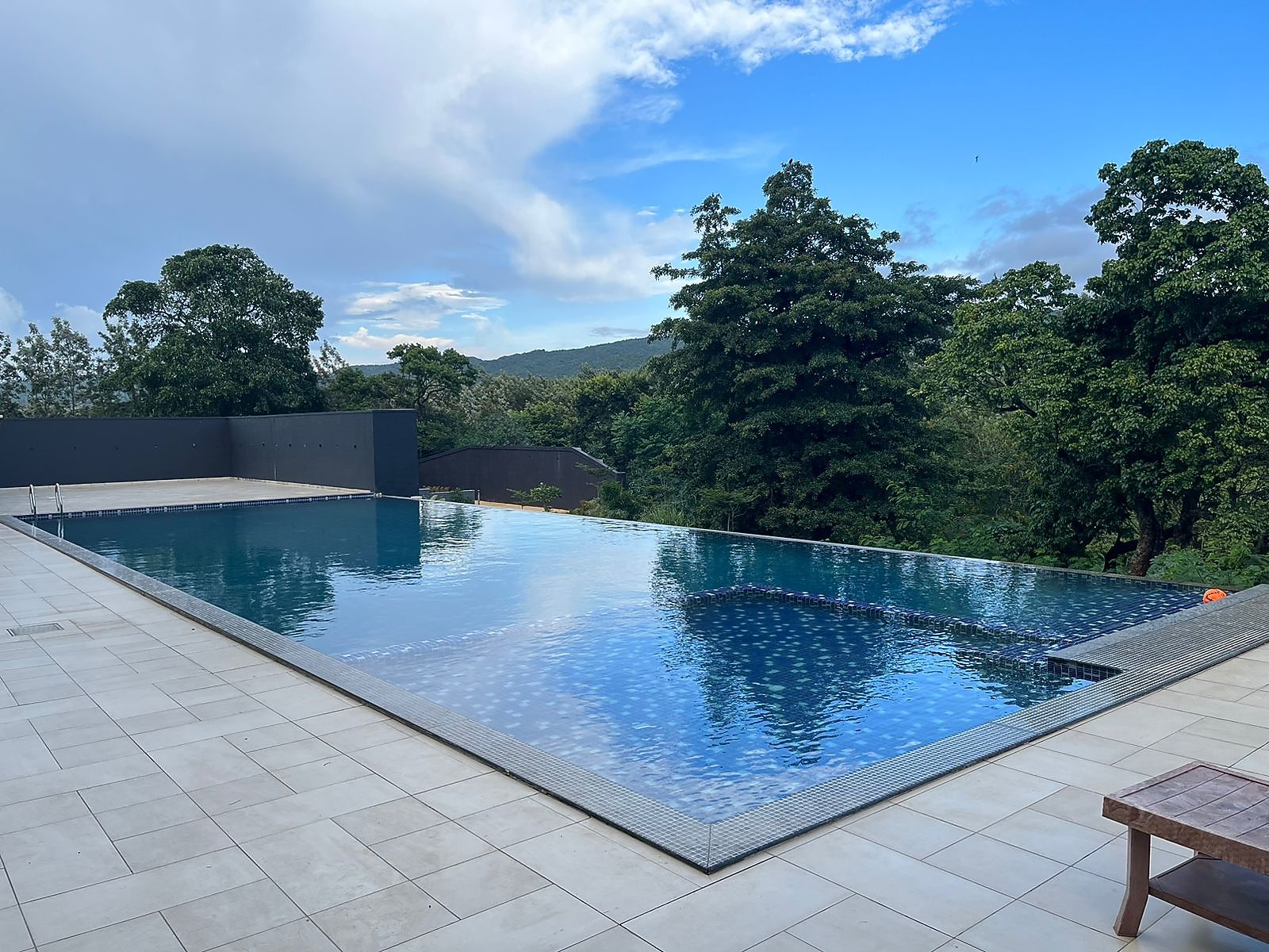 Bindiga Peak Resorts 𝗕𝗢𝗢𝗞 Chikmagalur Resort 𝘄𝗶𝘁𝗵 ₹𝟬 𝗣𝗔𝗬𝗠𝗘𝗡𝗧