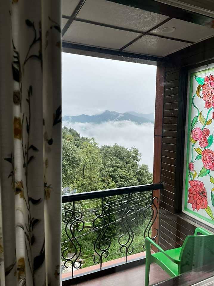 Mango Tree Courtyard Mussoorie 𝗕𝗢𝗢𝗞 Mussoorie Hotel 𝘄𝗶𝘁𝗵 ₹𝟬 𝗣𝗔𝗬𝗠𝗘𝗡𝗧