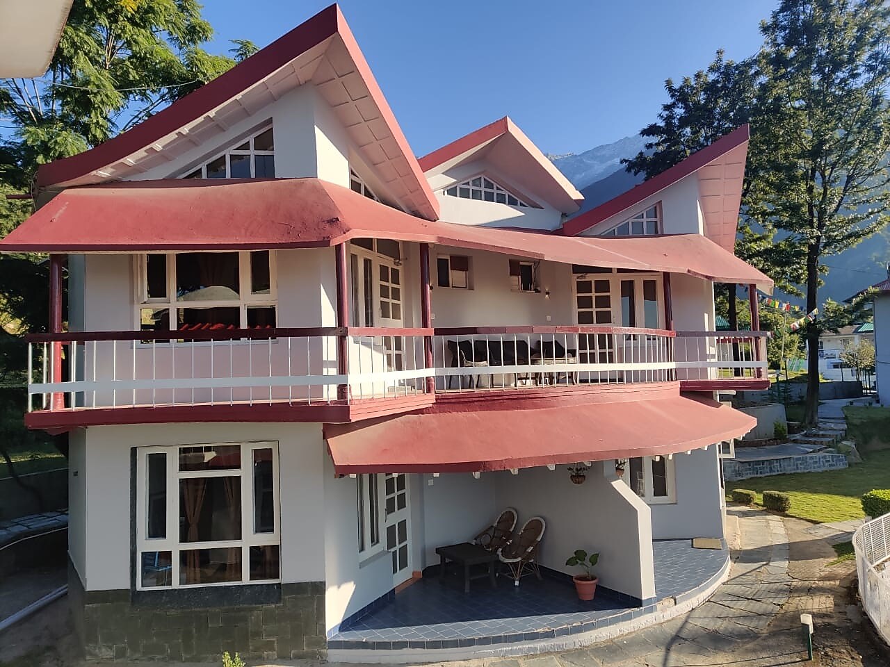 The Whispering Winds Resorts 𝗕𝗢𝗢𝗞 Dharamshala Hotel 𝘄𝗶𝘁𝗵 𝗙𝗥𝗘𝗘 𝗖𝗮𝗻𝗰𝗲𝗹𝗹𝗮𝘁𝗶𝗼𝗻