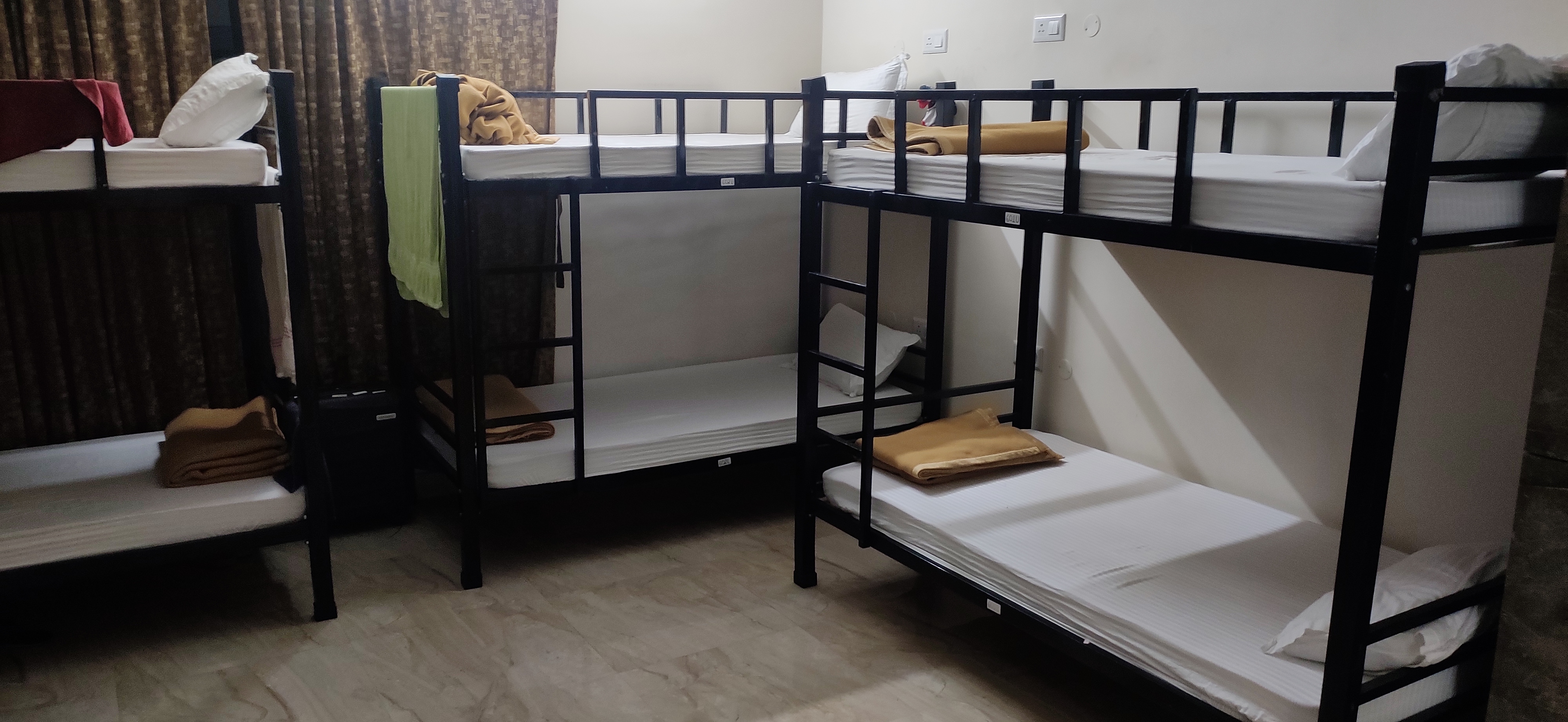 City Central Hostel, Kolkata 𝗕𝗢𝗢𝗞 Kolkata Hostel 𝘄𝗶𝘁𝗵 𝗙𝗥𝗘𝗘 𝗖𝗮𝗻𝗰𝗲𝗹𝗹𝗮𝘁𝗶𝗼𝗻