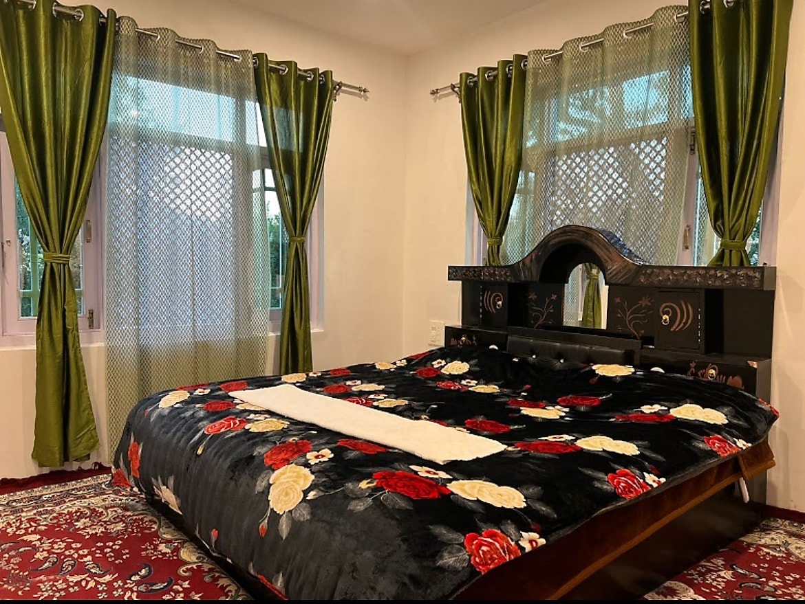 Everest Guest House Tangmarg 𝗕𝗢𝗢𝗞 Gulmarg Homestay 𝘄𝗶𝘁𝗵 ₹𝟬 𝗣𝗔𝗬𝗠𝗘𝗡𝗧