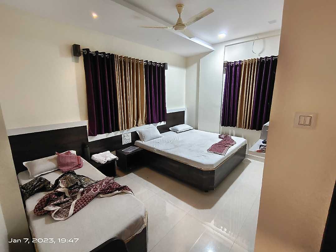 Hotel Sai Viraj Palace 𝗕𝗢𝗢𝗞 Shirdi Lodge 𝘄𝗶𝘁𝗵 𝗙𝗥𝗘𝗘 𝗖𝗮𝗻𝗰𝗲𝗹𝗹𝗮𝘁𝗶𝗼𝗻