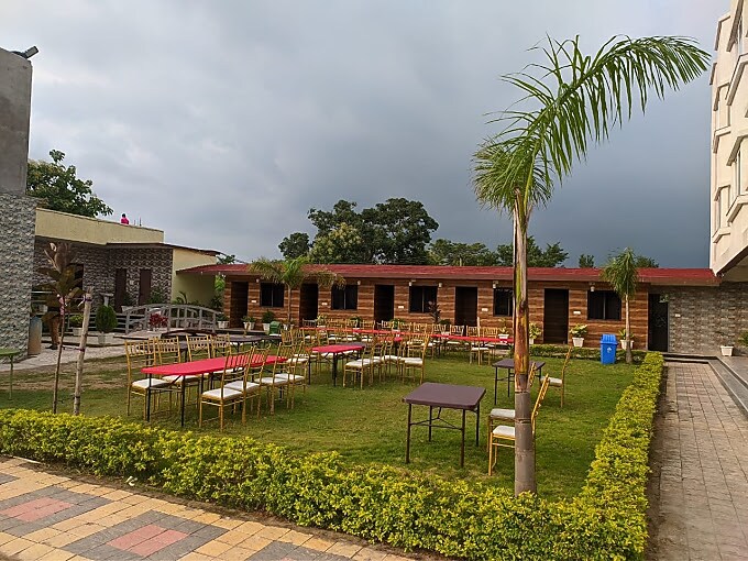 MOMENTS RESORT 𝗕𝗢𝗢𝗞 Ranchi Hotel 𝘄𝗶𝘁𝗵 𝗙𝗥𝗘𝗘 𝗖𝗮𝗻𝗰𝗲𝗹𝗹𝗮𝘁𝗶𝗼𝗻