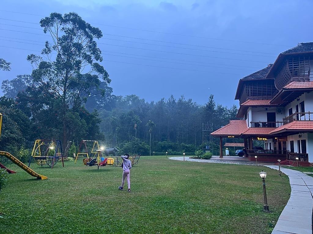 Heaven Inn Munnar luxury resorts 𝗕𝗢𝗢𝗞 Munnar Hotel 𝘄𝗶𝘁𝗵 𝗙𝗥𝗘𝗘 𝗖𝗮𝗻𝗰𝗲𝗹𝗹𝗮𝘁𝗶𝗼𝗻