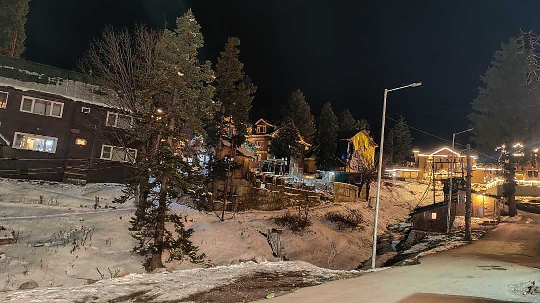 Pine Spring Resort Gulmarg 𝗕𝗢𝗢𝗞 Gulmarg Hotel 𝘄𝗶𝘁𝗵 𝗙𝗥𝗘𝗘 𝗖𝗮𝗻𝗰𝗲𝗹𝗹𝗮𝘁𝗶𝗼𝗻