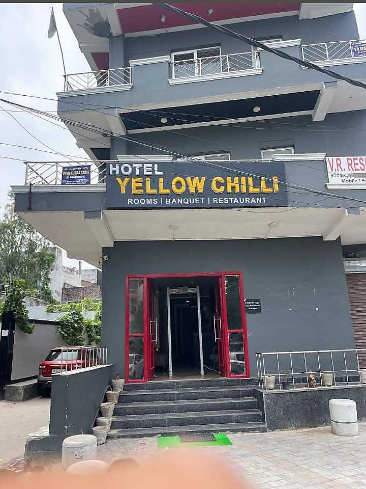 Hotel Yellow Chilly 𝗕𝗢𝗢𝗞 Delhi Hotel 𝘄𝗶𝘁𝗵 𝗙𝗥𝗘𝗘 𝗖𝗮𝗻𝗰𝗲𝗹𝗹𝗮𝘁𝗶𝗼𝗻