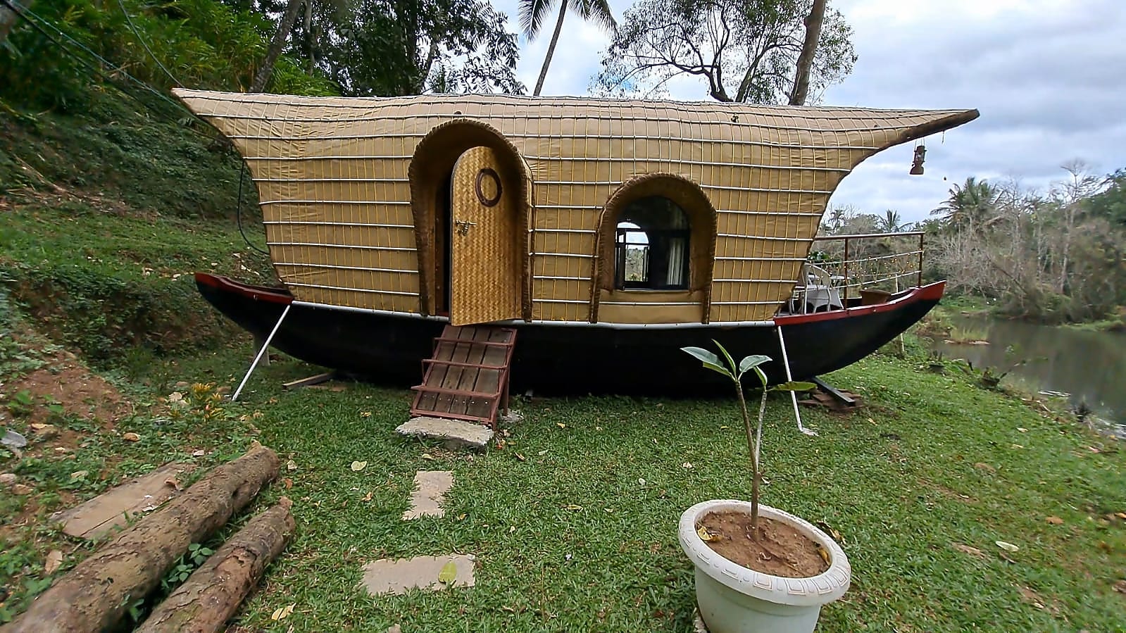 Noah's Nest Tree Houses 𝗕𝗢𝗢𝗞 Kuttikkanam Cottage 𝘄𝗶𝘁𝗵 𝗙𝗥𝗘𝗘 𝗖𝗮𝗻𝗰𝗲𝗹𝗹𝗮𝘁𝗶𝗼𝗻