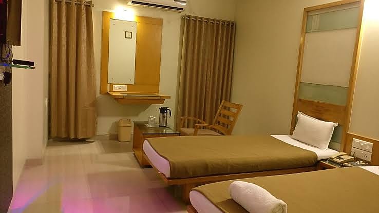 Photos of Hotel Easy Retreat - Hotel in Vapi